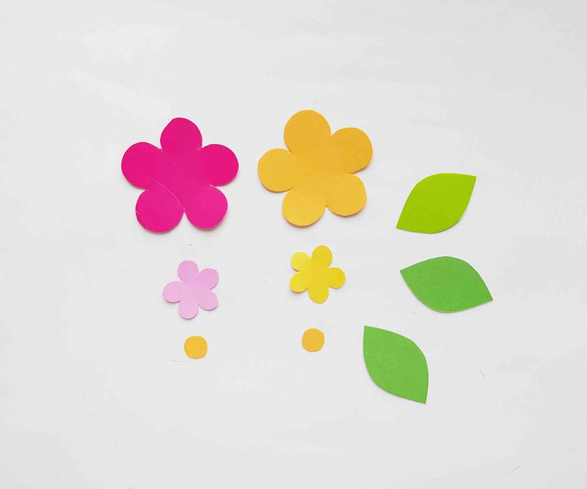 DIY Hawaiian Luau Decorations: Flower Wreath | Hawaii Travel with Kids