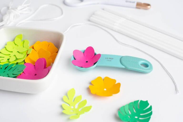 DIY Hawaiian Luau Decorations: Hawaiian Paper Lei (Cricut Craft ...