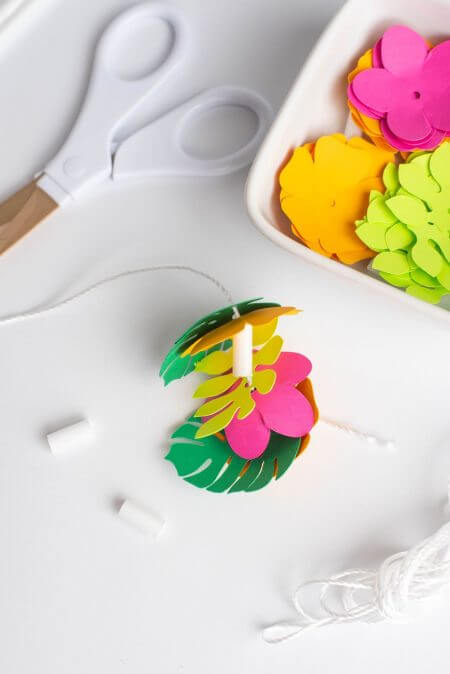 DIY Hawaiian Luau Decorations: Hawaiian Paper Lei (Cricut Craft ...