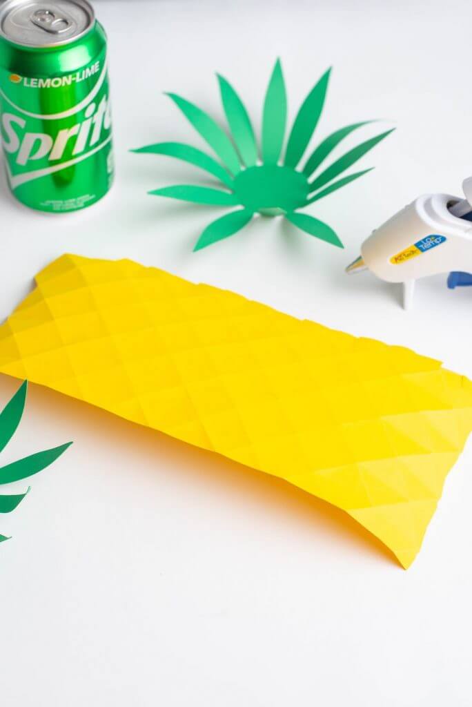Pineapple Centerpiece | Hawaiian Luau Decor | Hawaii Travel with Kids