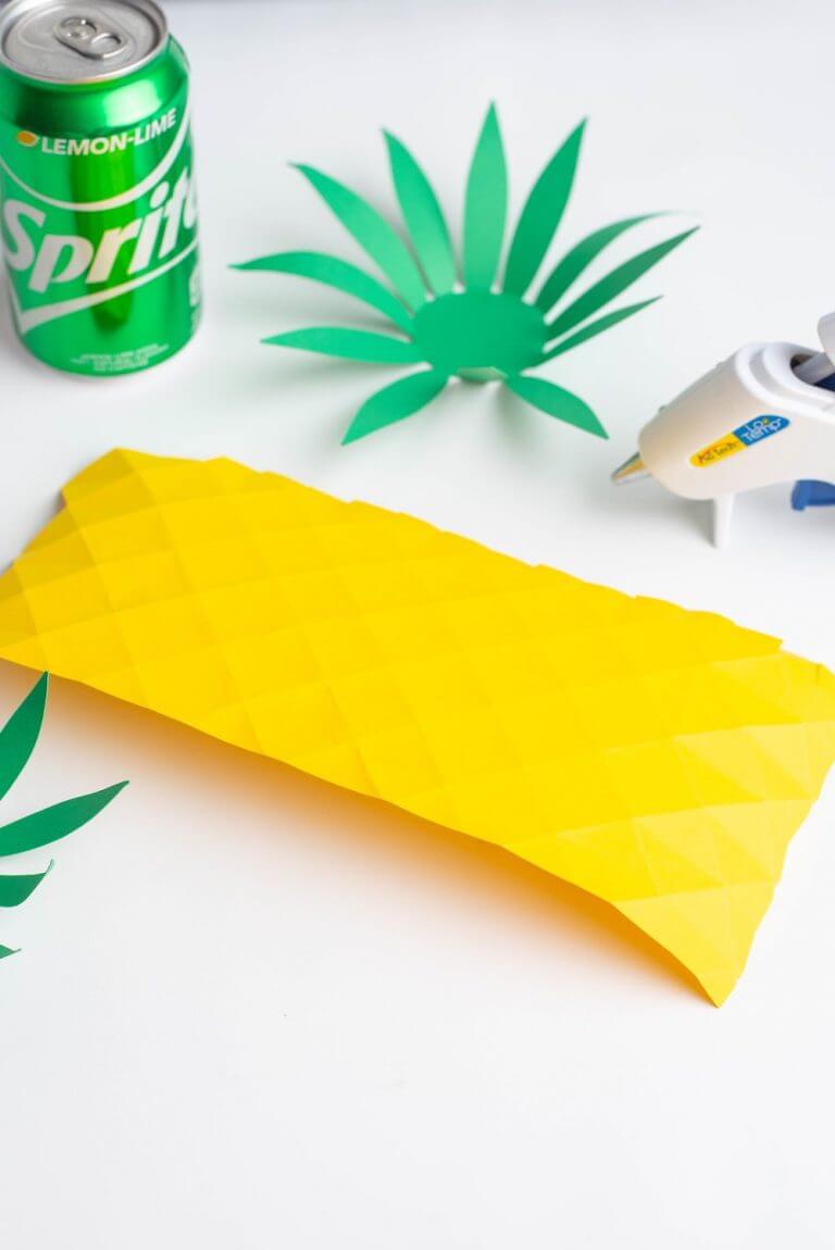 Pineapple Centerpiece | Hawaiian Luau Decor | Hawaii Travel with Kids