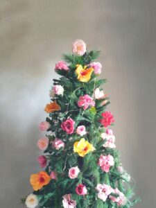 Easy Ways to Host a Tropical Christmas Luau Party This Year