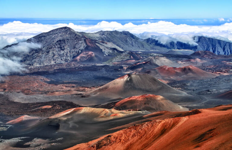12 Hawaiian Landmarks You Can't Miss!